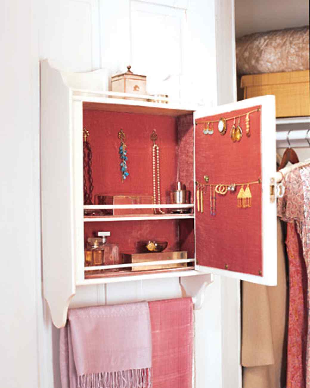 New jewelry organizers and DIY jewelry organization ideas - Craftionary