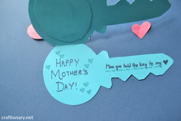 Mothers day card key printable | Mom holds my heart - Craftionary