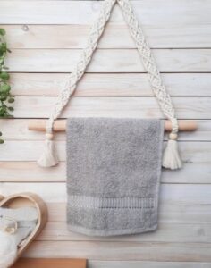 40 Best Towel Display Ideas for Bathroom - Craftionary