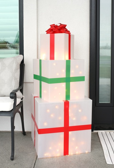 Giant Light Up Christmas Presents Diy Outdoor Decoration Craftionary