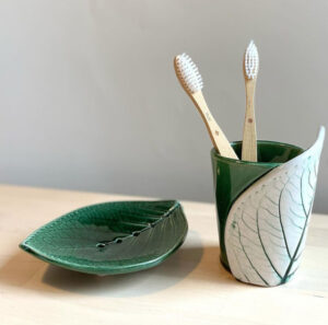 How to make a leaf shape plate? - Craftionary