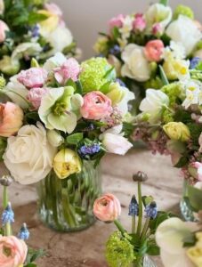 50 DIY Fresh Flower Arrangement Ideas - Craftionary