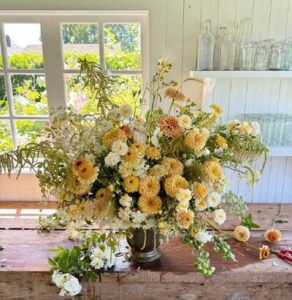 50 DIY Fresh Flower Arrangement Ideas - Craftionary