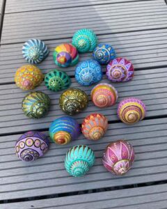 30 Shell Crafts - Crafting with Seashells and Nutshells - Craftionary