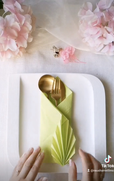 Dining Table Charger Plate Napkin Display Ideas - Craftionary