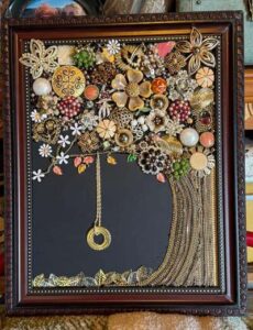 25 Crafty Jewelry Art Ideas using Broken or Old Family Items - Craftionary